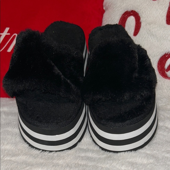 Shoes | Black Fuzzy Platform Slides | Poshmark